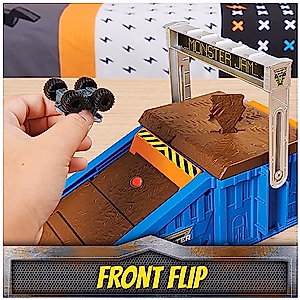 Monster Jam Mini Freestyle Flip Arena Playset and Storage with 2 Mini Monster Jam Trucks, Kids Toys for Boys and Girls Ages 3 and up