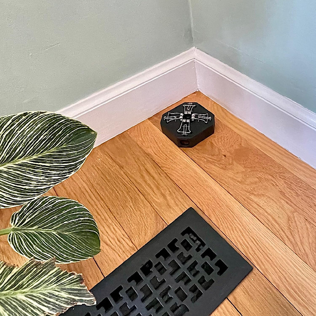 RU CHILLIN Multi Catch Mice Traps | 4-in-1 | Mouse Traps for Home Indoor & Outdoor | Small Rat Traps That Work | Reusable Rodent Traps | Trampas para Ratones | Pet and Child Friendly (Black)