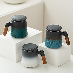 ZENS Tea Cup with Infuser and Lid, Wood Handle Loose Leaf Tea Steeper Mug, 16.9 Ounces Gradient Embossed Large Ceramic Tea Stainer Mug for Gifts, Black & Green