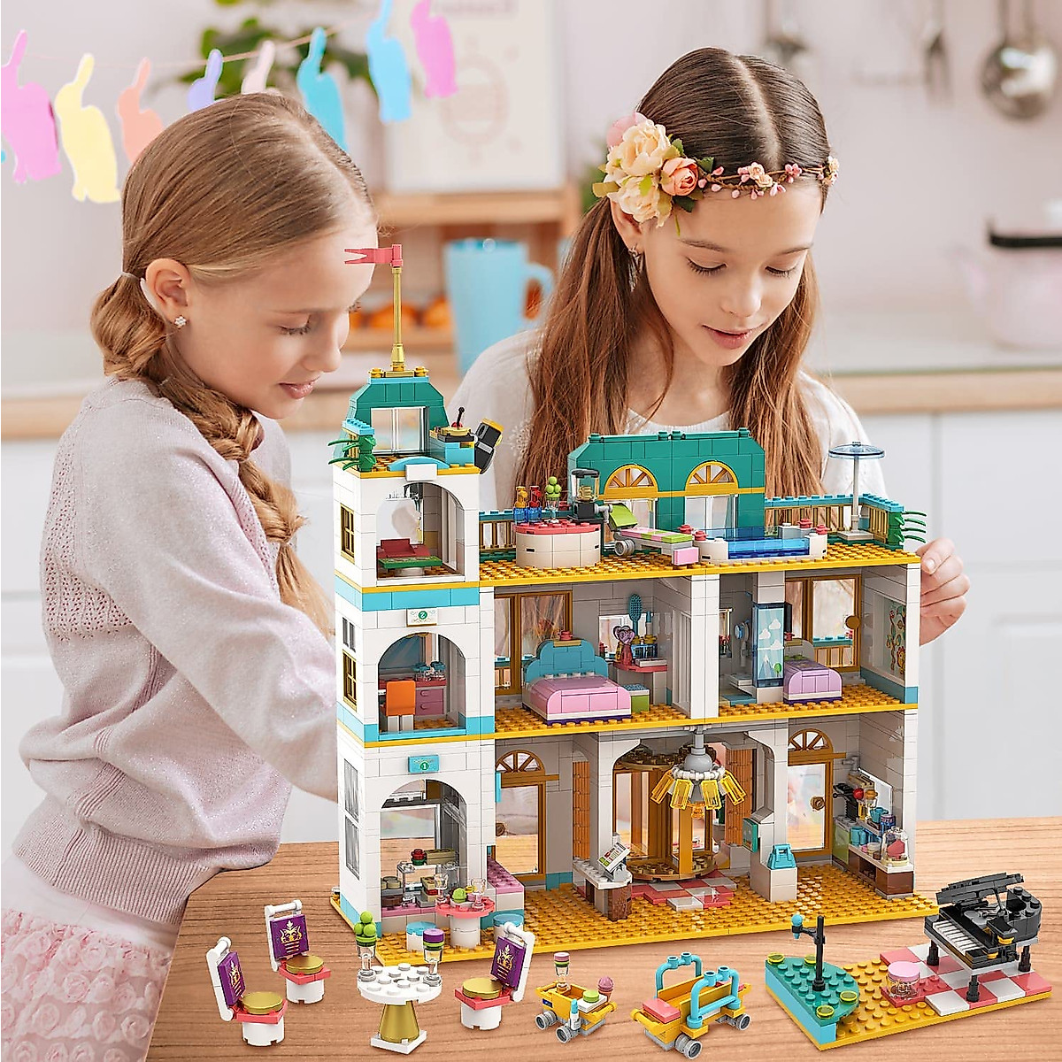 T TLDUEWF Friends Heartlake City Grand Hotel Building Kit, Girls House Building Blocks Toy Gift for Kids Girls Aged 6-12 (1639 Pieces)