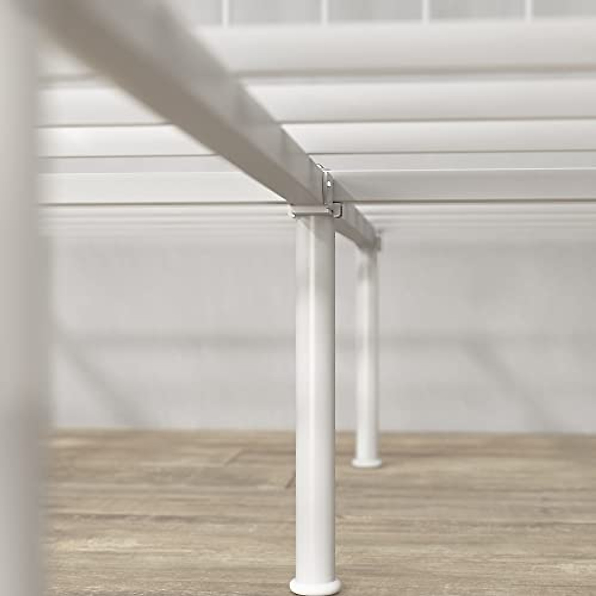 ZINUS Florence Metal Platform Bed Frame / Mattress Foundation / No Box Spring Needed / Easy Assembly, White, Full