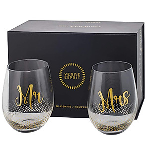 VERRE ESPRIT Mr and Mrs Wine Glasses, Stemless Wedding Glasses for Bride and Groom, Bride and Groom Glasses with Gold Lettering, Mr and Mrs Glasses set of 2, Crystal Wedding Wine Glasses