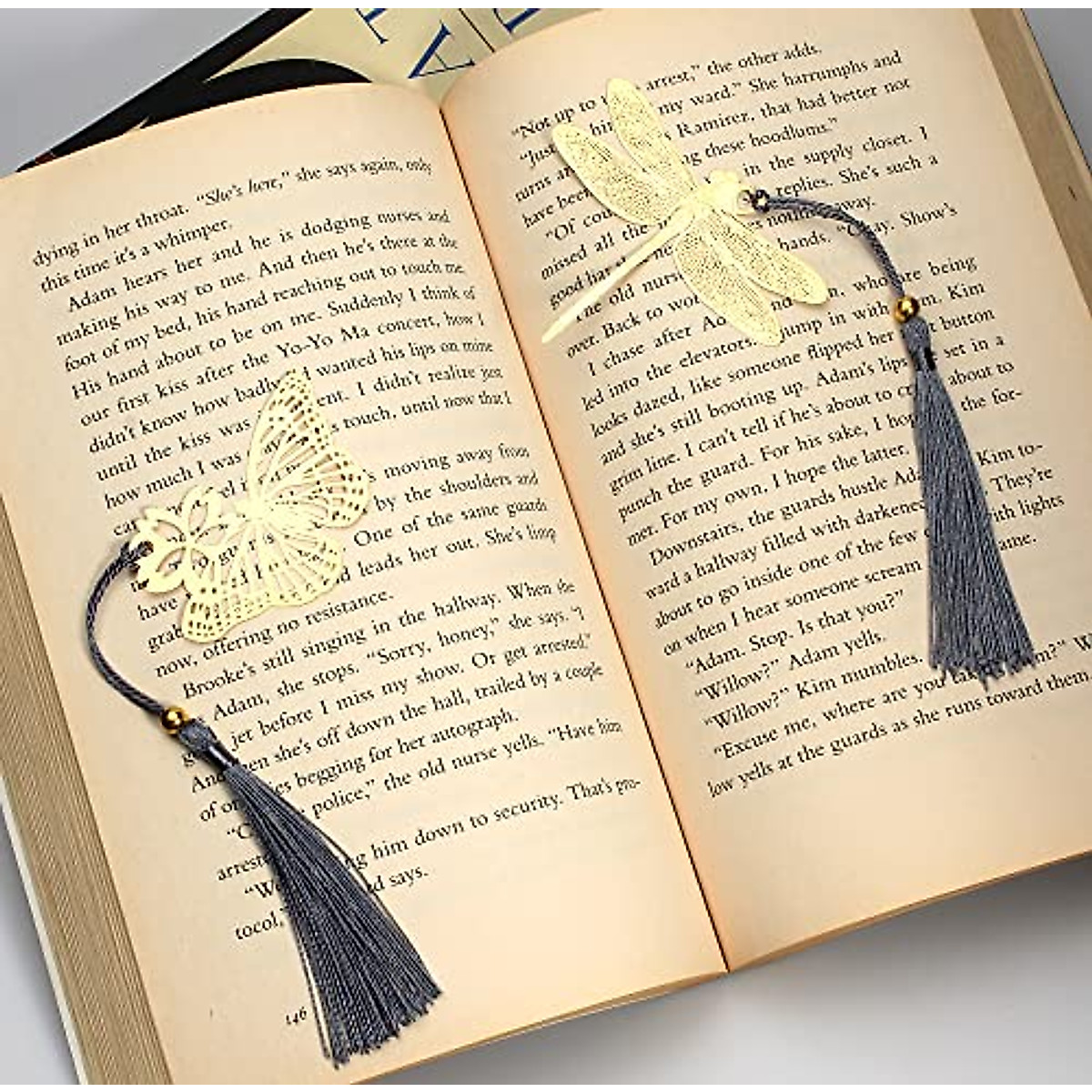 Tueascallk 4 Pcs Metal Bookmarks Golden Hollow Art Bookmark with Gift Card and Tassel
