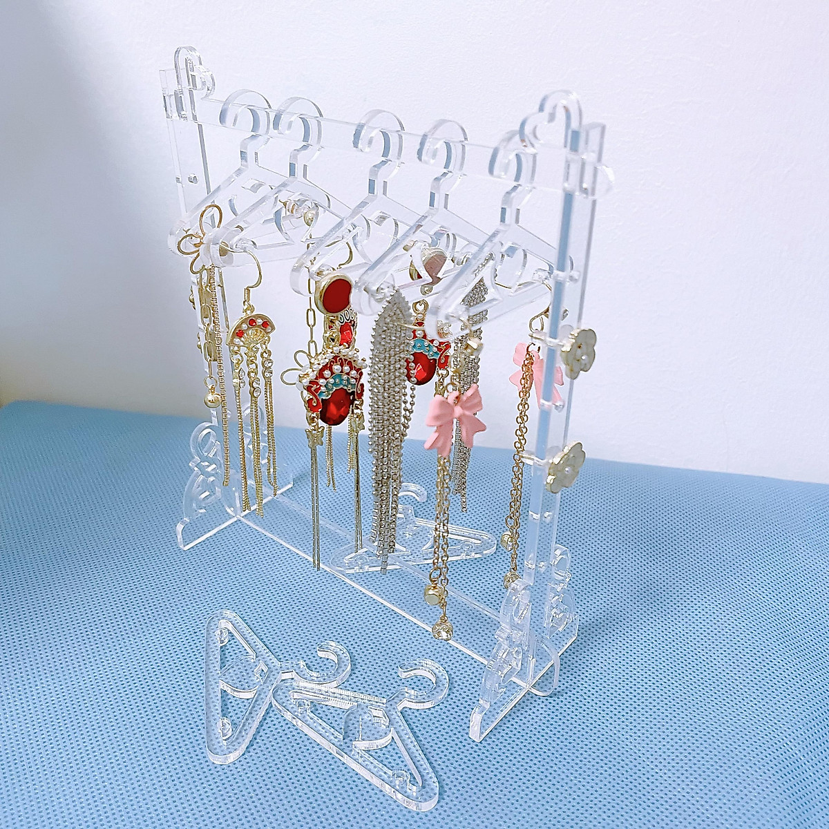 XINZHIDA Earring Holder Organizer, Earring Hanger Rack with 8 Mini Hangers, Acrylic Clothing Rack Jewelry Display Stand, Ear Studs Dangle Earrings Hanging Earring Holder, Clear