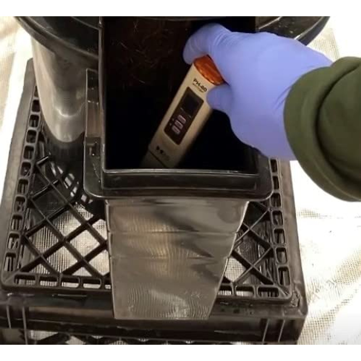 Hydrobucket for Deep Water Culture Gardens Used in Hydroponic Indoor Gardens. (2)