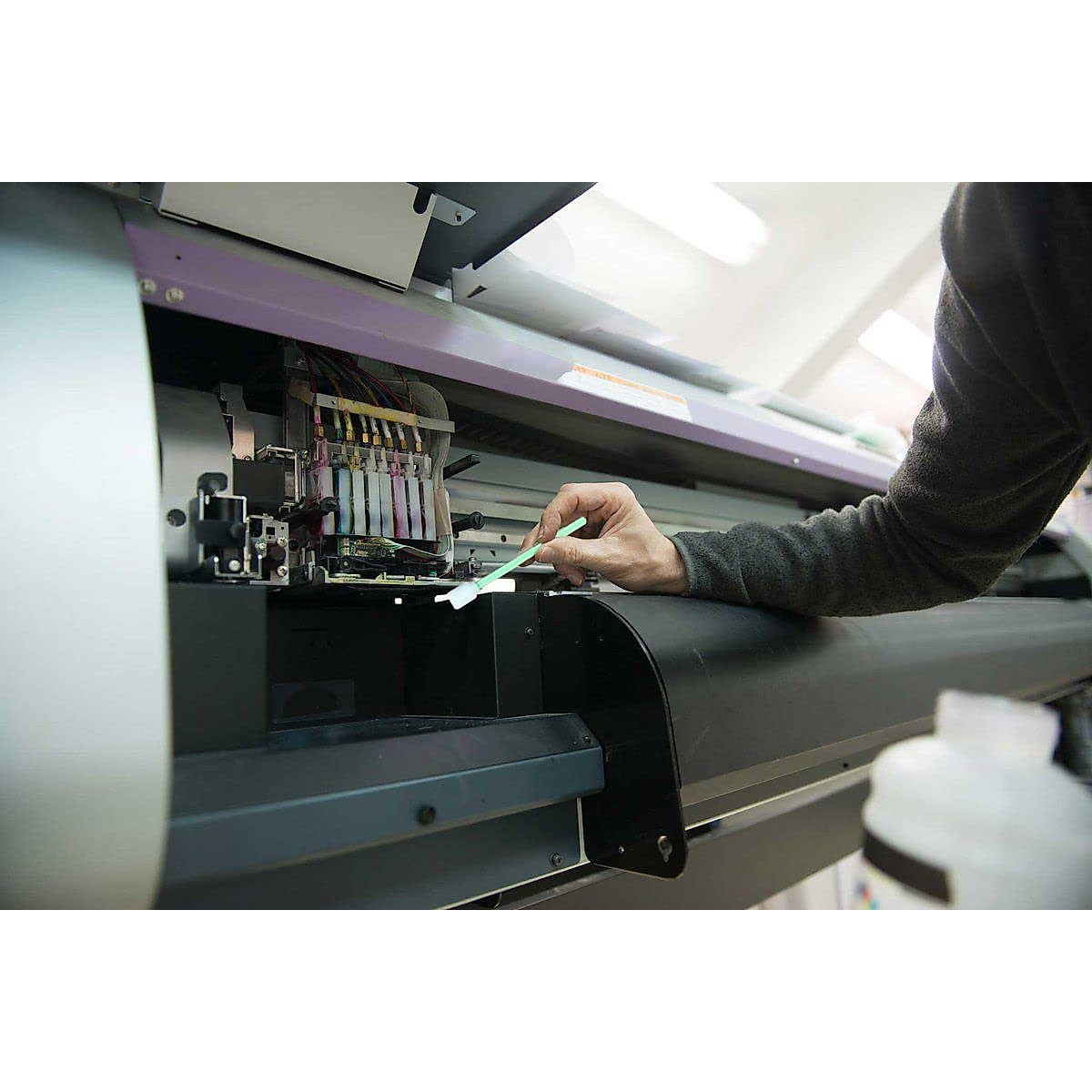 200 PCS Professional Foam Cleaning Swab Sticks for Lab, Dust-Free Cleaning Sponge Tip Swabs for Printer Heads, Scanners, Camera Lenses, Chip Hard Disk Industries, Optical Lenses and Optical Equipment