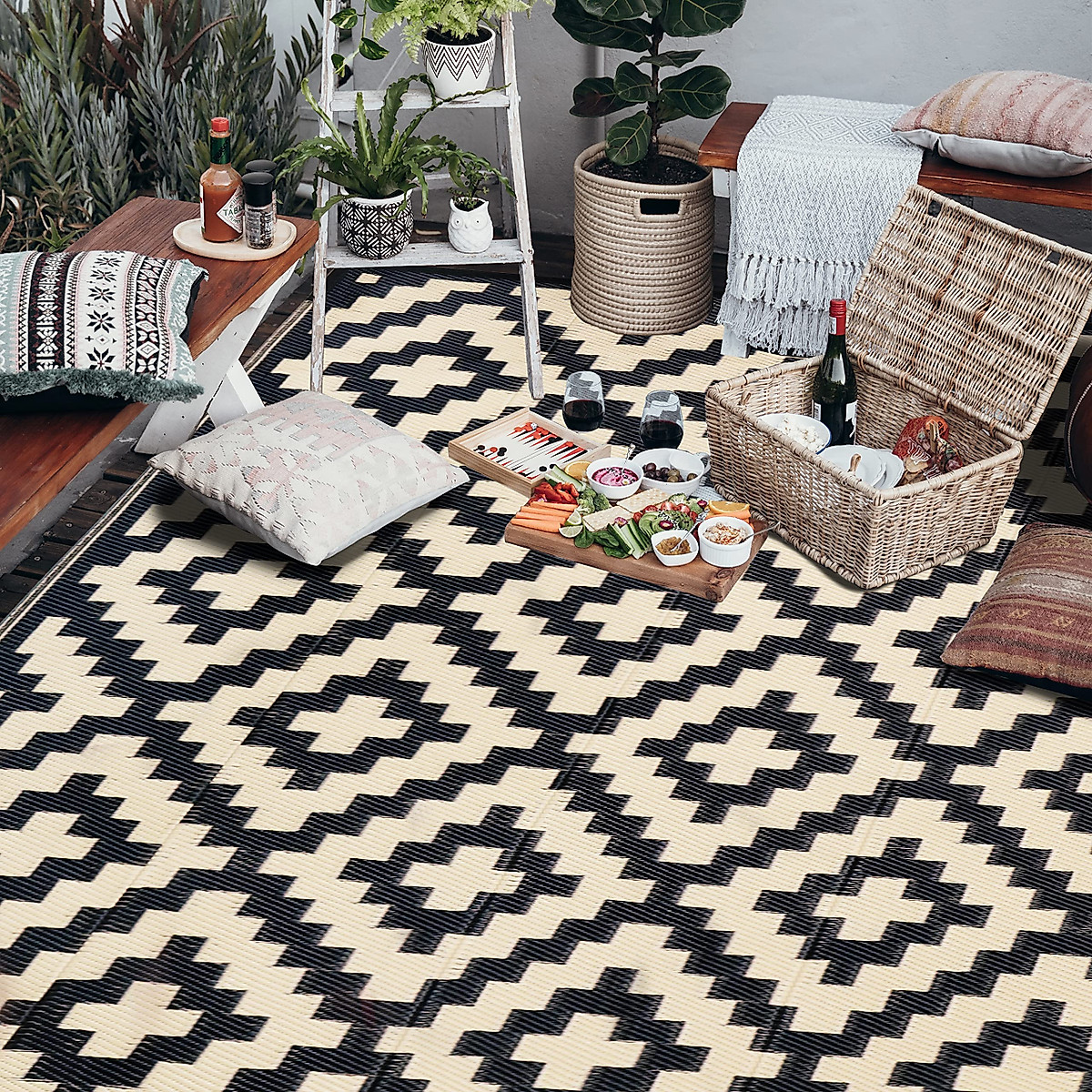 SAND MINE Reversible Mats, Plastic Straw Rug, Modern Area Rug, Large Floor Mat and Rug for Outdoors, RV, Patio, Backyard, Deck, Picnic, Beach, Trailer, Camping, Black & Beige, 6' x 9'