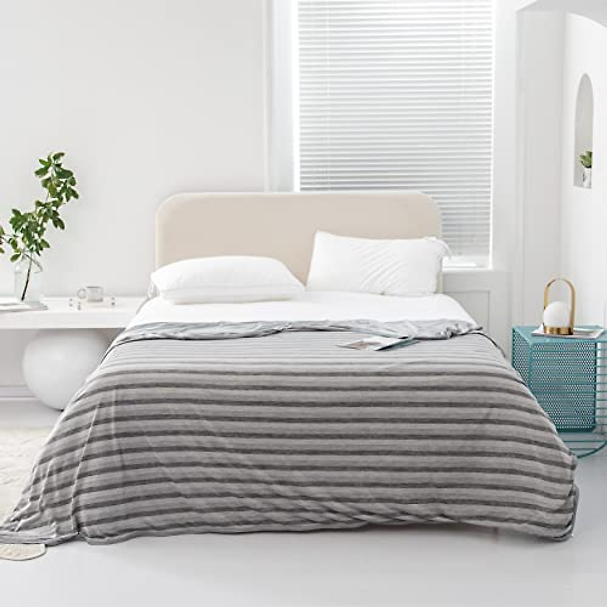 AmyHomie Cooling Blanket, Cooing Throw Blankets with Double Sided Cold Effect, Summer Breathable Lightweight Blankets for Hot Sleepers and Night Sweats, Transfers Heat to Keep You Cool, 50×70in