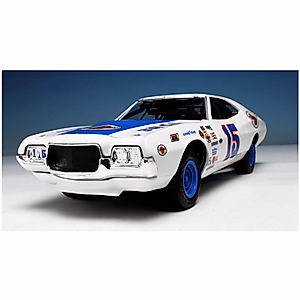 C.P.M. MPC MPC839 1:25 Scale Bobby Isaac Ford Torino Stock Car Model Kit