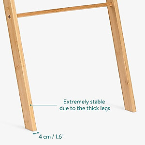 Navaris Bamboo Towel Ladder - Wood Rack for Towels, Clothes, Blankets - Wall Leaning Wooden Rack for Bathroom, Bedroom - 4-Tier Towel Holder Stand