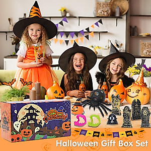 200PCS Halloween Party Favors - Bulk Assorted Toys for Kids, Non-Candy Goodie Bag Stuffers, Classroom Prizes, Halloween Gifts for Boys and Girls