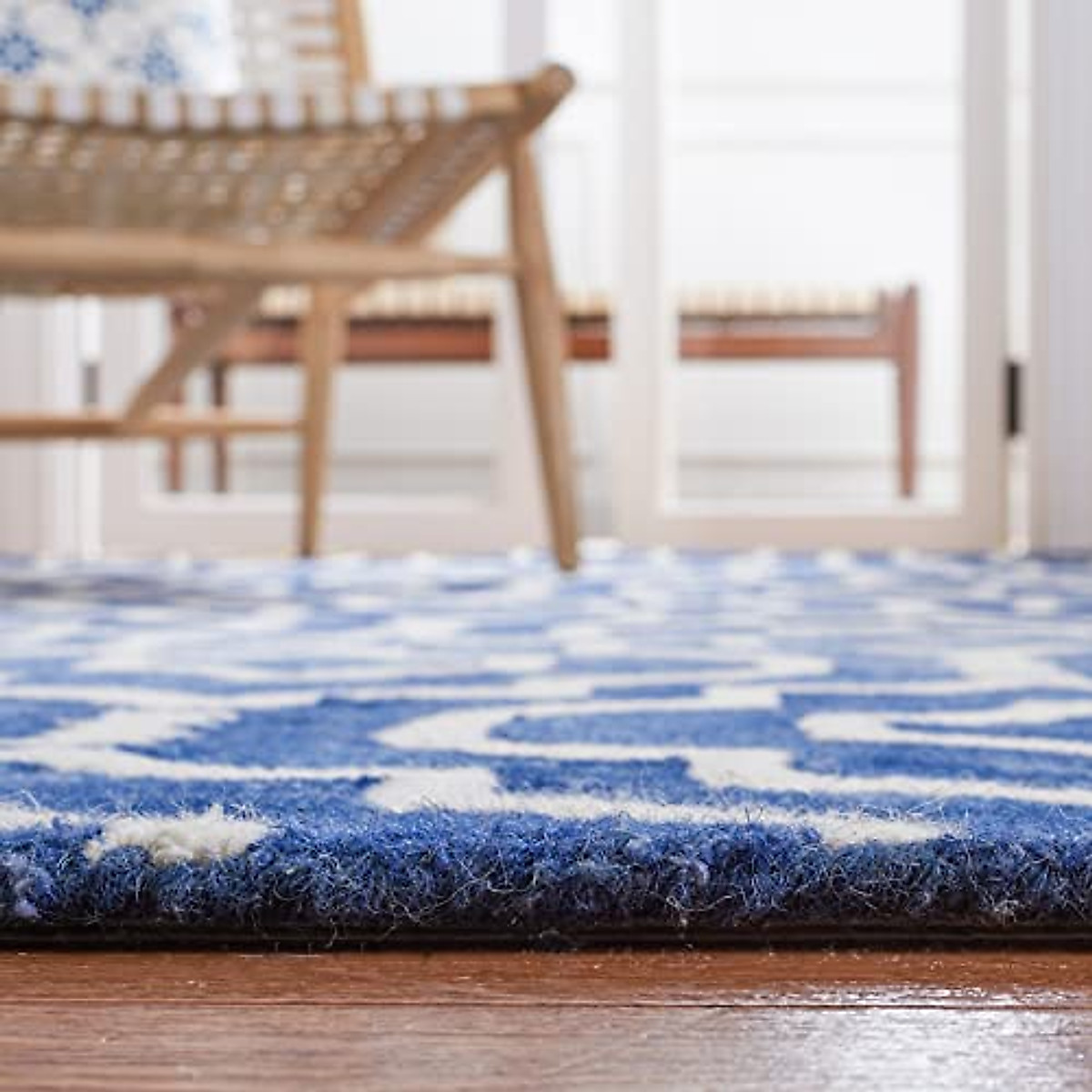 SAFAVIEH Dip Dye Collection 2' x 3' Navy/Ivory DDY538N Handmade Moroccan Watercolor Premium Wool Accent Rug