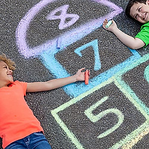 Crayola Washable Sidewalk Chalk, Outdoor Toy, Gift for Kids, 16 Count