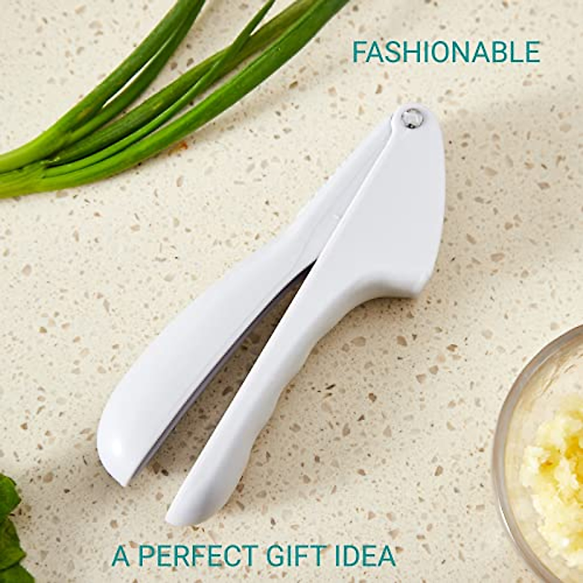 HiramWare Garlic Press, Kitchen Garlic Mincer Slicer or Squeezer with Ergonomic handle, Professional Ginger Crusher with Good Grip, Easy to Clean and Squeeze, Dishwasher Safe, BPA Free, Heavy Duty