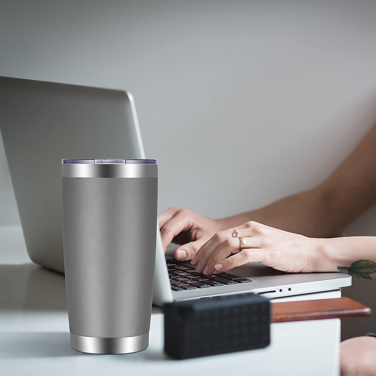 VEGOND 20oz Tumbler with Lid and Straw Stainless Steel Tumbler Cup Vacuum Insulated Double Wall Travel Coffee Mug Powder Coated Coffee Cup(Grey 1 Pack)