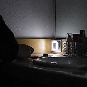 SYCEES Plug-in LED Night Light with Dusk to Dawn Sensor for Hallway, Stairs, Bathroom, Kitchen, Bedroom, Nursery, Kids Room, Daylight White, Pack of 4