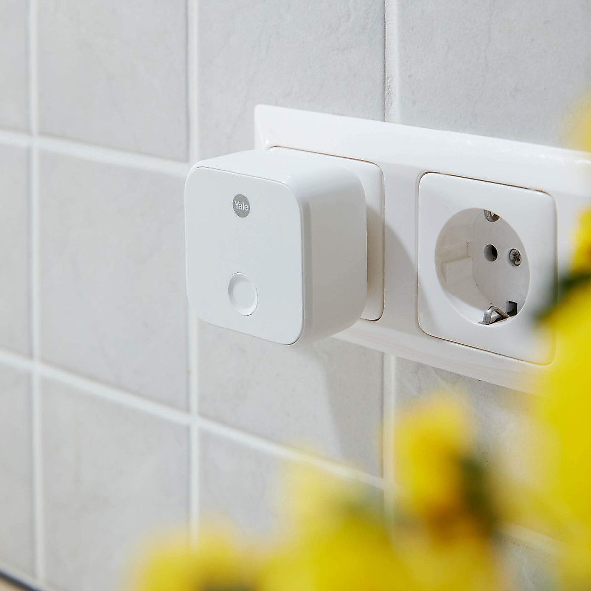 Yale 05/401G00/WH - Connect Wi-Fi Bridge - Remote Access, Voice Assistant Integration for Your Linus Yale Smart Lock.