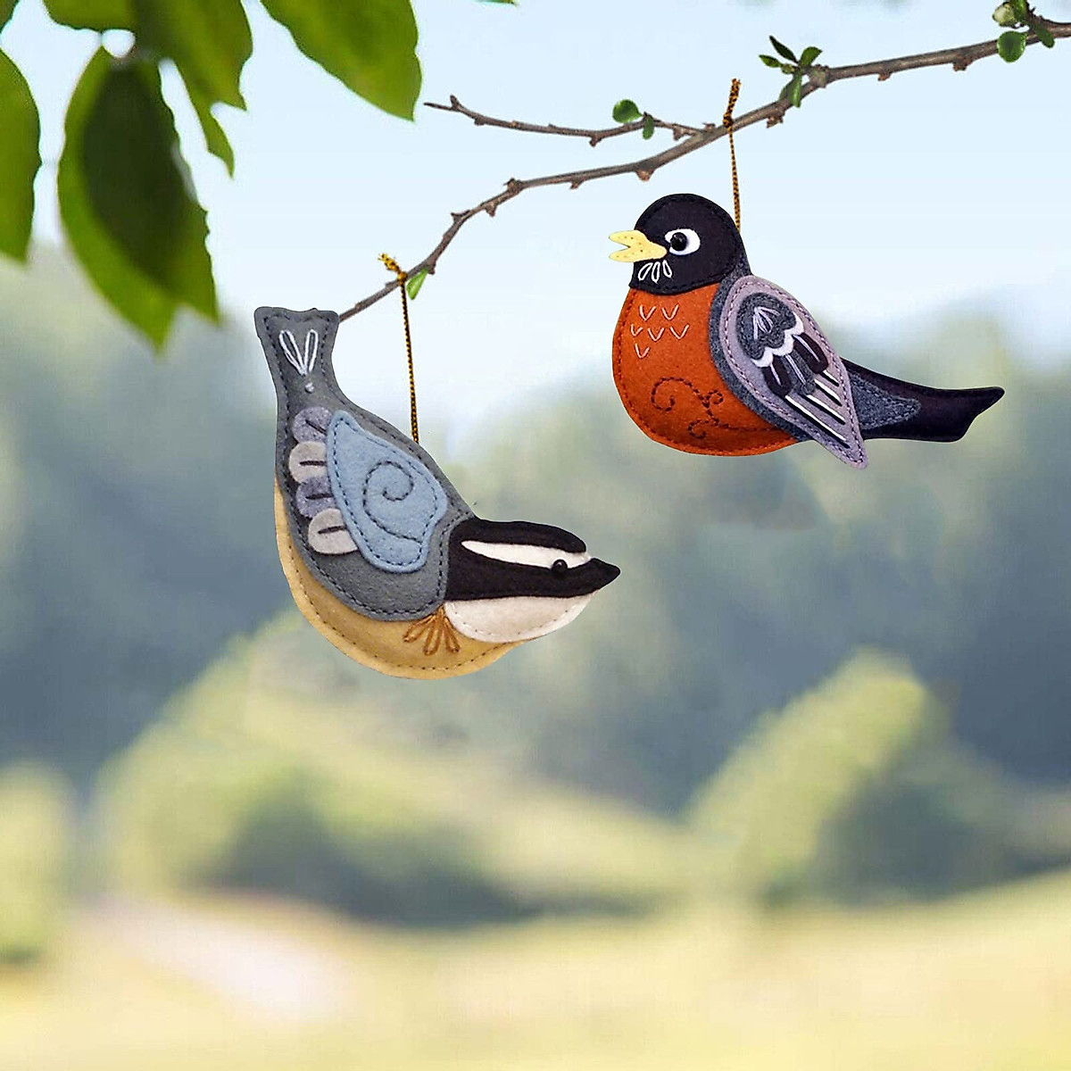 Felt Bird Hanging Ornaments for Arts and Crafts Home Wedding Gift Handmade Decorations Hummingbird Goldfinch Kit Hanging Decor Winter Holiday Nursery Gift Basket Tufted Ornament (1 Set (8 Pieces))