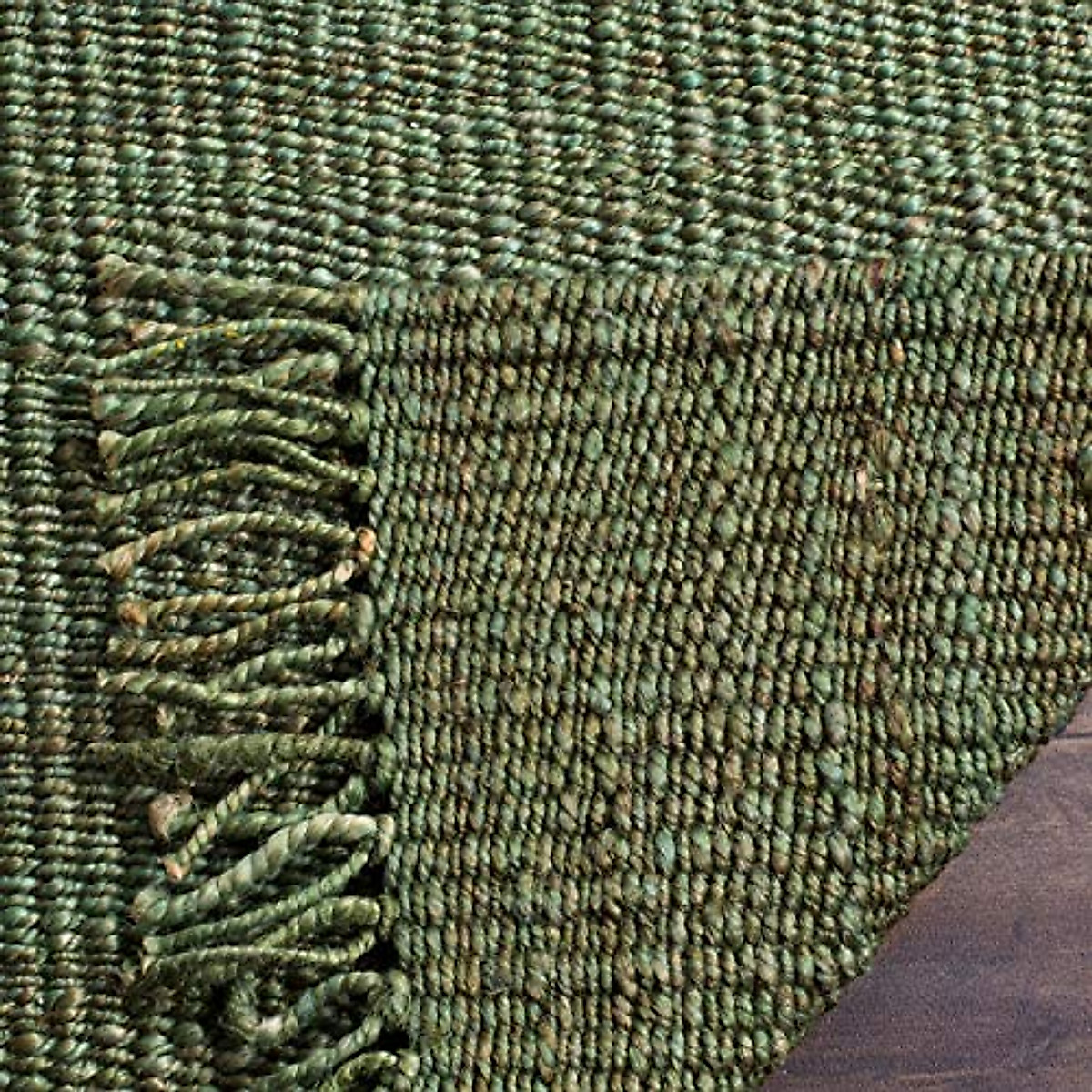 SAFAVIEH Natural Fiber Collection Area Rug - 5' x 8', Green, Handmade Boho Fringe Woven Jute, Ideal for High Traffic Areas in Living Room, Bedroom (NF368G)