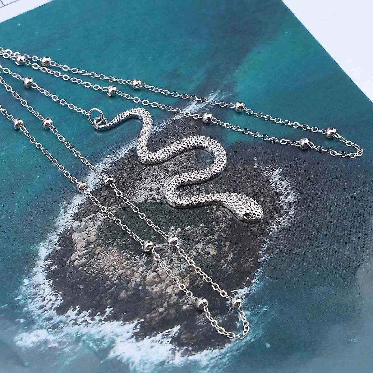 Yheakne Bohemia Layered Snake Leg Chain Silver Snake Thigh Chain Vintage Thigh Leg Chain Rave Bikini Thigh Body Chain Jewelry for Women and Girls (Silver)