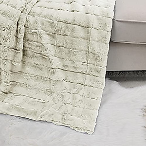 Home Soft Things Super Mink Faux Fur Throw, 60" x 80'', Oatmeal, Luxurious Fluffy Cozy Elegant Throw with Sherpa Backing Fuzzy Throw for Couch Living Room Bedroom Home Décor