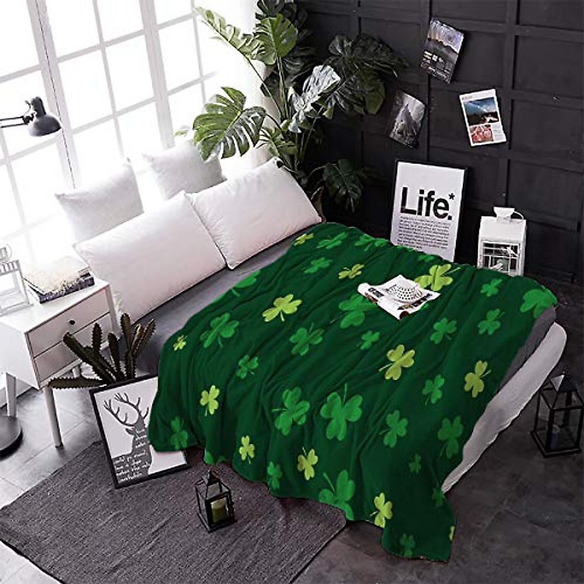 DoremiHome St. Patrick's Day Throw Blanket 40x50 inches Soft Cozy Plush Bed Blanket Fuzzy Throw for Sofa Couch, Lap TV Blanket Comfort Caring Gift - Green Lucky Shamrocks Irish Clover