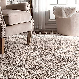 nuLOOM Layla Moroccan Diamond Tassel Wool Area Rug, 7' 6" x 9' 6", Tan