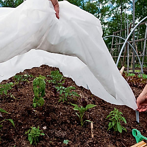 Plant Covers, 8Ft x 24Ft Reusable Floating Row Cover, 1oz Freeze Protection Plant Blankets for Cold Weather, Garden Winterize Cover for Winter Frost Protection, Thickened 1 oz Garden Quilt Cover