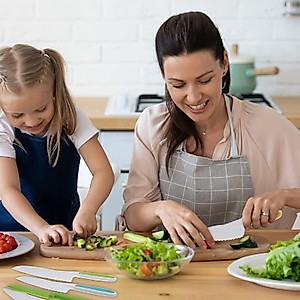 7 Pieces Wood Kids Kitchen Knife Toddler Knife Set Includes Wooden Kids Knife Serrated Edges Plastic Cooking Knives Green Cutting Board Vegetable Crinkle Cutter Cooking Utensils for Kids Home Supplies