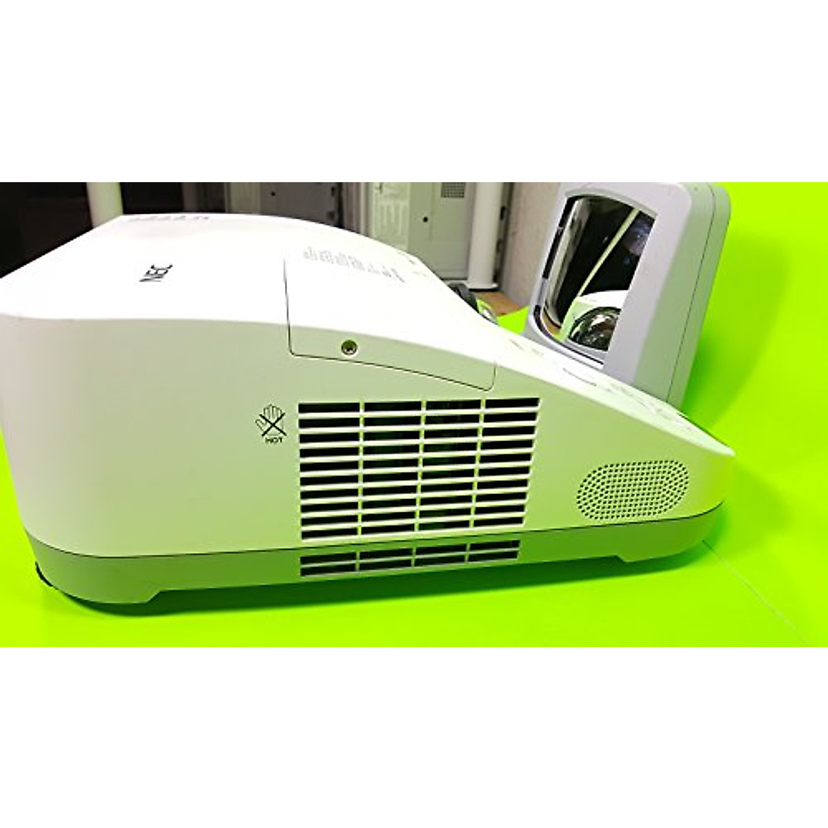 NEC NP-U300X Projector