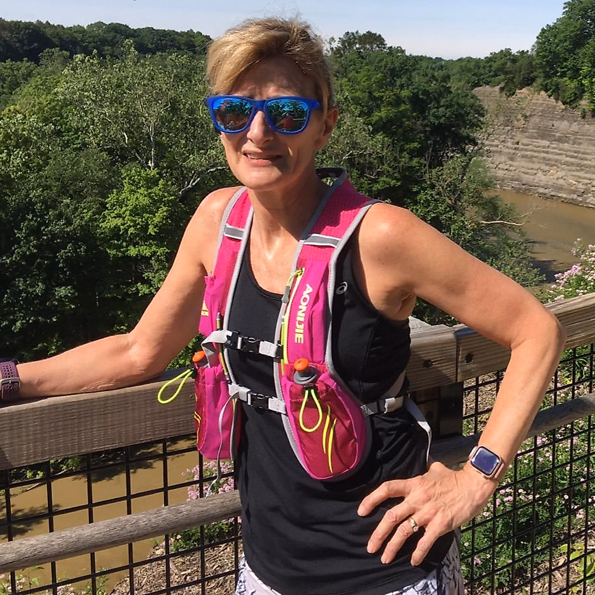 Azarxis Hydration Running Vest Backpack Pack 5.5L for Women and Men Jogging Trail Race Marathon Cycling Hiking (Gray with 2 x 350ml Soft Flasks)