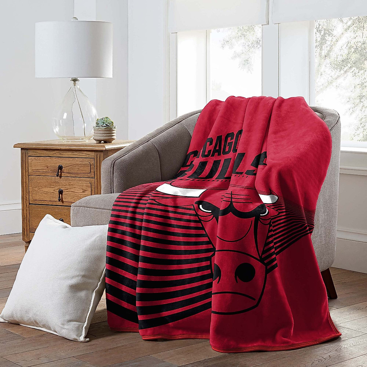 NORTHWEST NBA Chicago Bulls 60" x 80" Raschel Throw Blanket