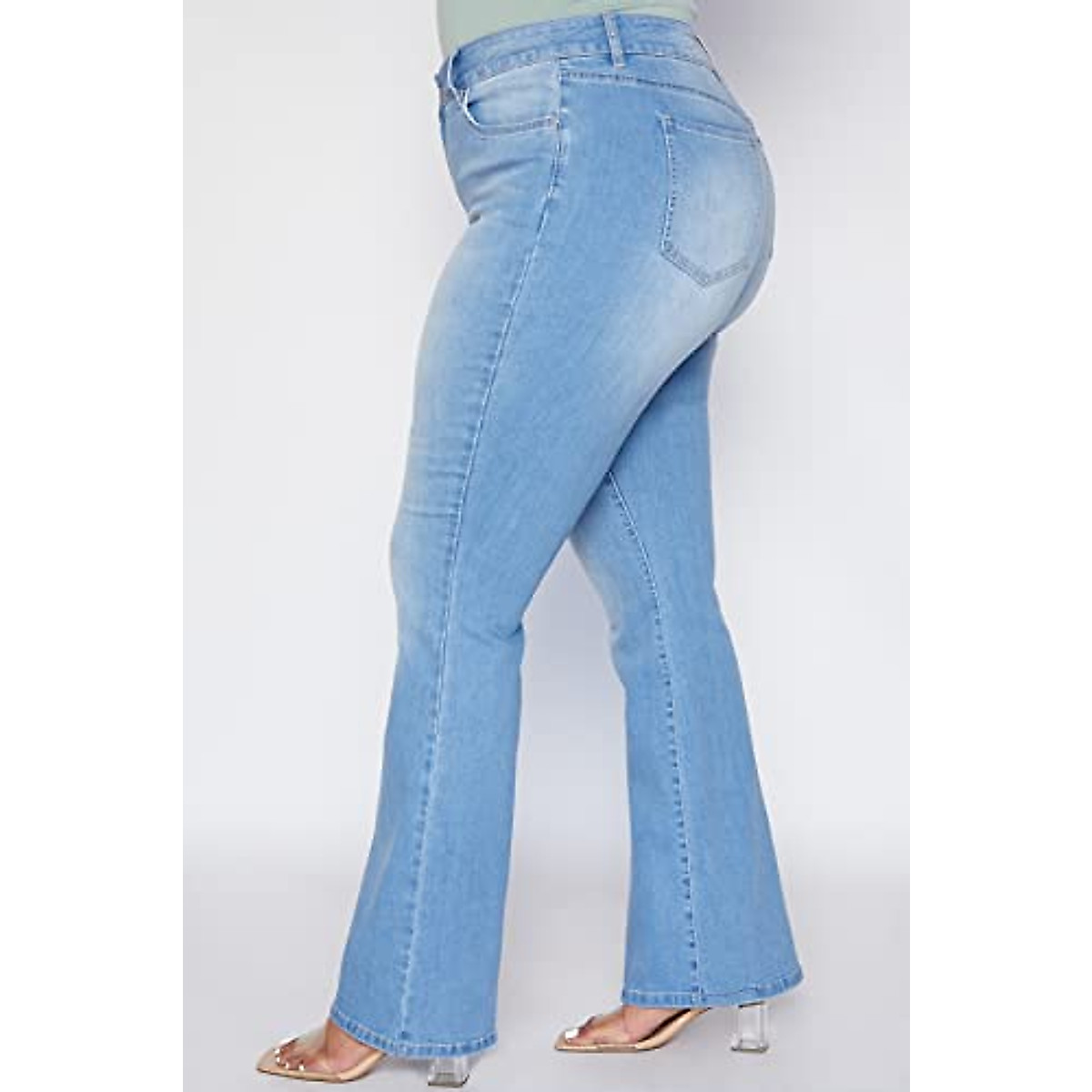 YMI Classic Essential Casual Bell Bottom Boot Cut Flared Plus Size Jeans for Women (Light wash Denim,16)