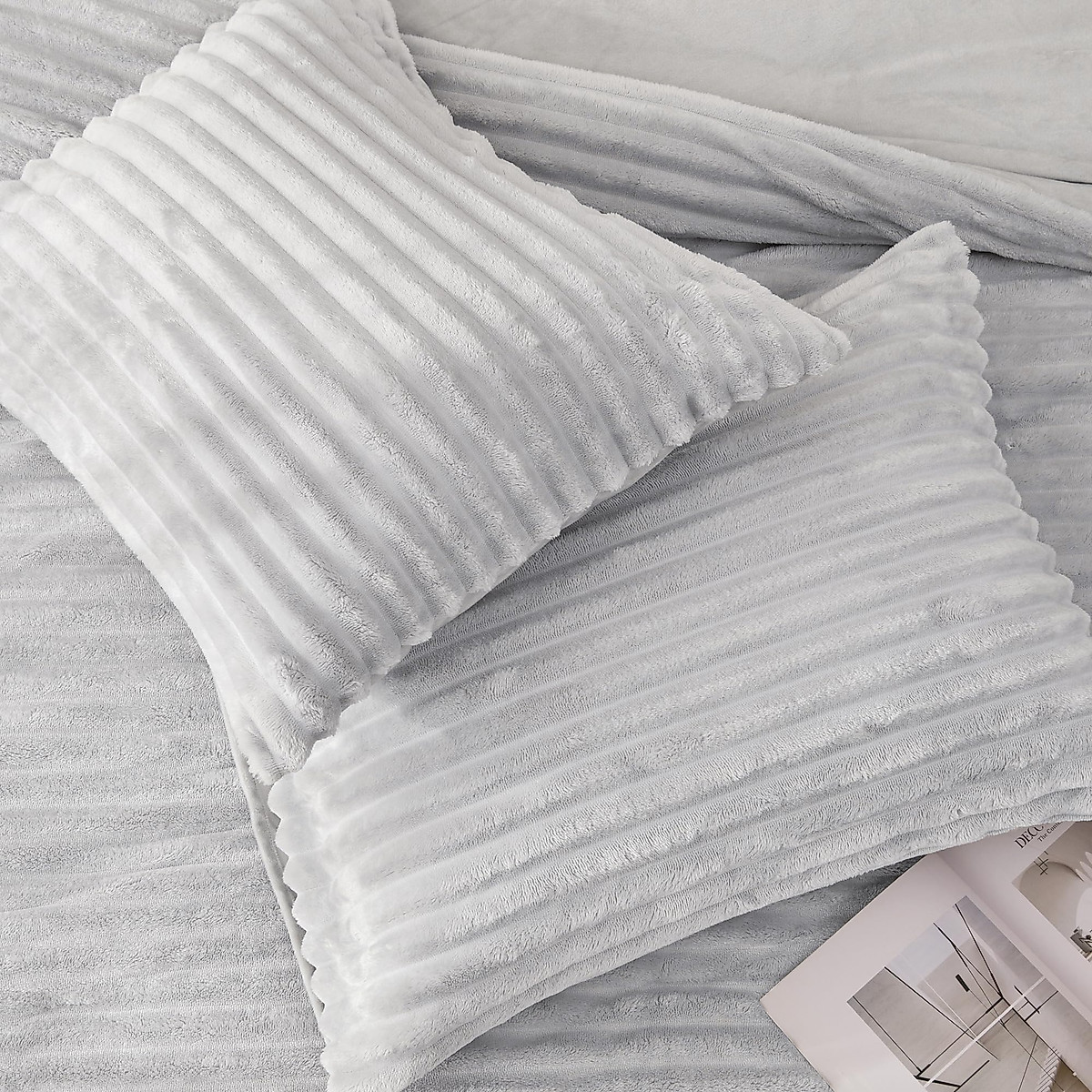 Andency Queen Comforter Set, Fluffy Super Soft Light Grey Comforter for Queen Size Bed, Winter Warm Fleece Faux Fur Bedding Set, Luxury Plush Fuzzy Bed Set 3pcs (1 Shaggy Comforter, 2 Pillowcases)