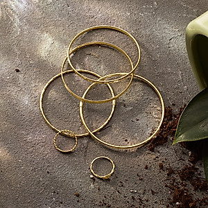 Canaria Italian 10kt Yellow Gold Bangle Bracelet. 7 inches