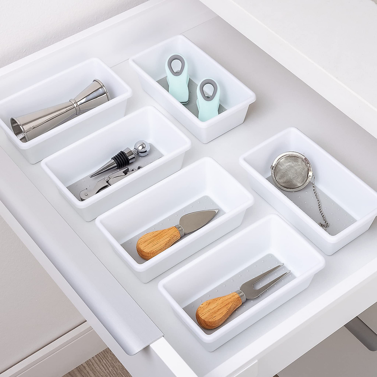 Smart Design Plastic Drawer Organizer - 5 Compartment - Non-Slip Lining and Feet - BPA Free - Utensils, Flatware, Office, Personal Care, or Makeup Storage - Kitchen - White with Gray