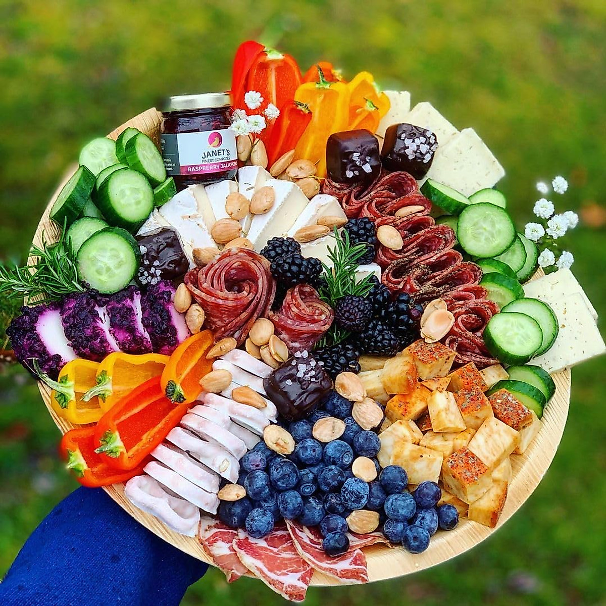 Dtocs Disposable Charcuterie Board 13" Round Palm Leaf Plate (25) | Bamboo Like Strong Compostable Trays, Serving Platters, Grazing, Cheese Boards for Wedding Parties, Catering Sturdy than Paper Plate