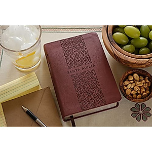 Santa Biblia NTV, Edición compacta, letra grande (SentiPiel, Café, Letra Roja) (Spanish Edition)