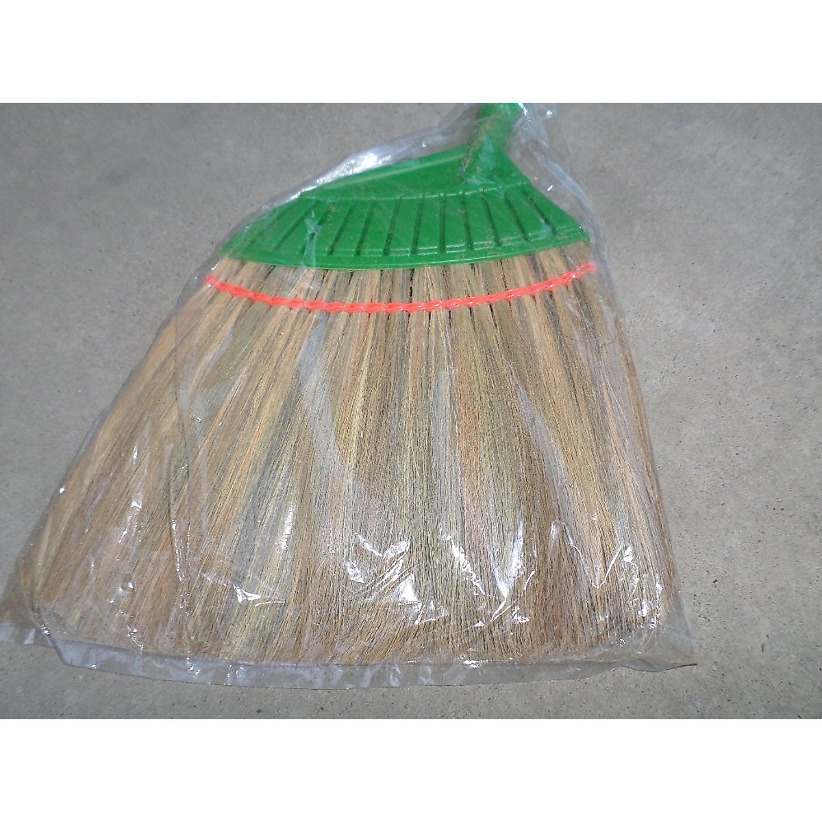Vietnamese Soft Fan Straw Broom with Green Plastic Tube Handle (chổi lúa) 41 inch