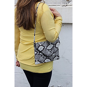 LONI Womens Stylish Large Envelope Faux Snakeskin Clutch Bag/Shoulder Bag in Black/Off-White