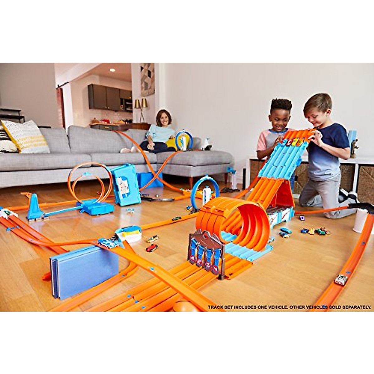 Hot Wheels Race Crate with 3 Stunts in 1 Set Portable Storage Ages 6 to 10