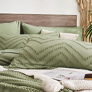 FLYMME Sage Green Queen Comforter Set with Sheets,Tufted Bed in a Bag 7 Pieces, Chevron Boho Shabby Chic Farmhouse Bedding Set,Soft Microfiber Comforter for ALL Season（Sage Green,90”*90”）