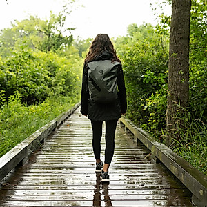 geckobrands Lightweight 30L Waterproof Backpack - Lightweight Watertight Outdoor Bag Hiking Traveling Light Water Activities