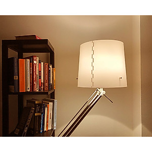 Euri Lighting VG25-2000e LED G25 Bulb, Filament Line, Warm White 2700K, Dimmable, 7.5W (60W Equivalent), 800 lm, Clear, 360 Degree Beam Angle, Damp Rated, E26 Base, UL & E-Star Listed