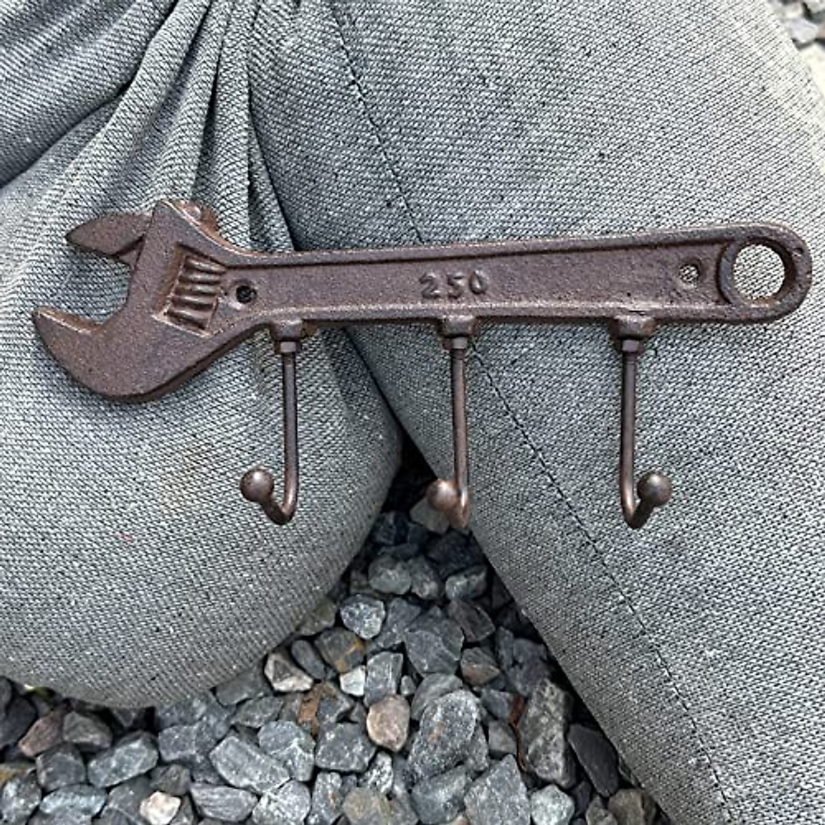 KiaoTime Vintage Wrench Key Holder - Unique Wall Decor