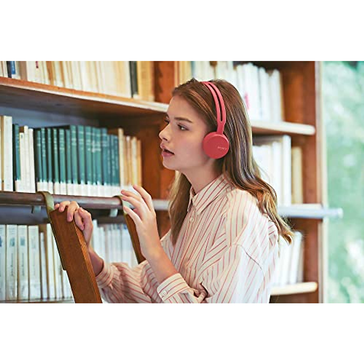 Sony WH-CH400 Wireless Headset/Headphones with mic for phone call, Red