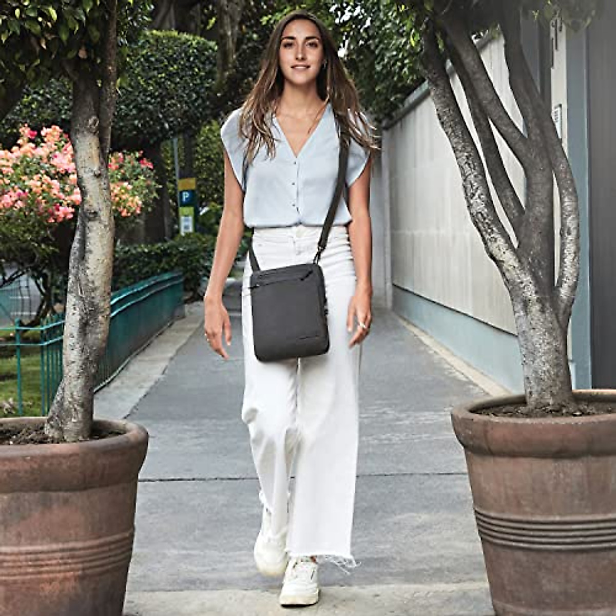 Travelon Anti-Theft Metro Small Crossbody, Black