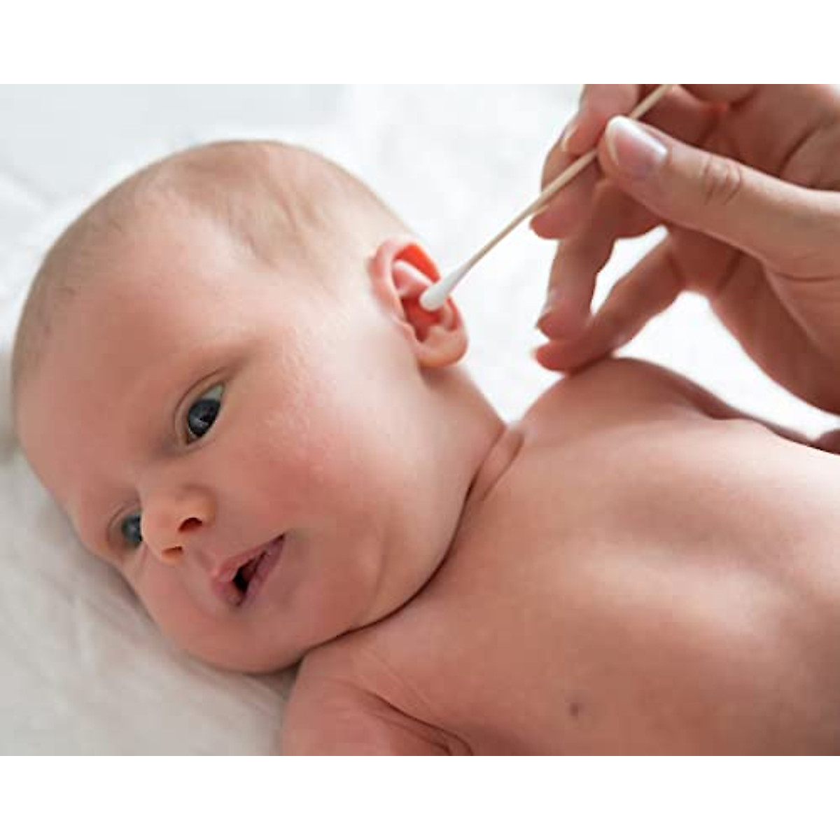 Norme 6 Inch Cotton Swabs in Storage Box 500 Pcs Long Cotton Swab Pointed and Round Tip with Wooden Handle Cleaning Swabs Buds for Makeup Gun Cleaning Pet Care