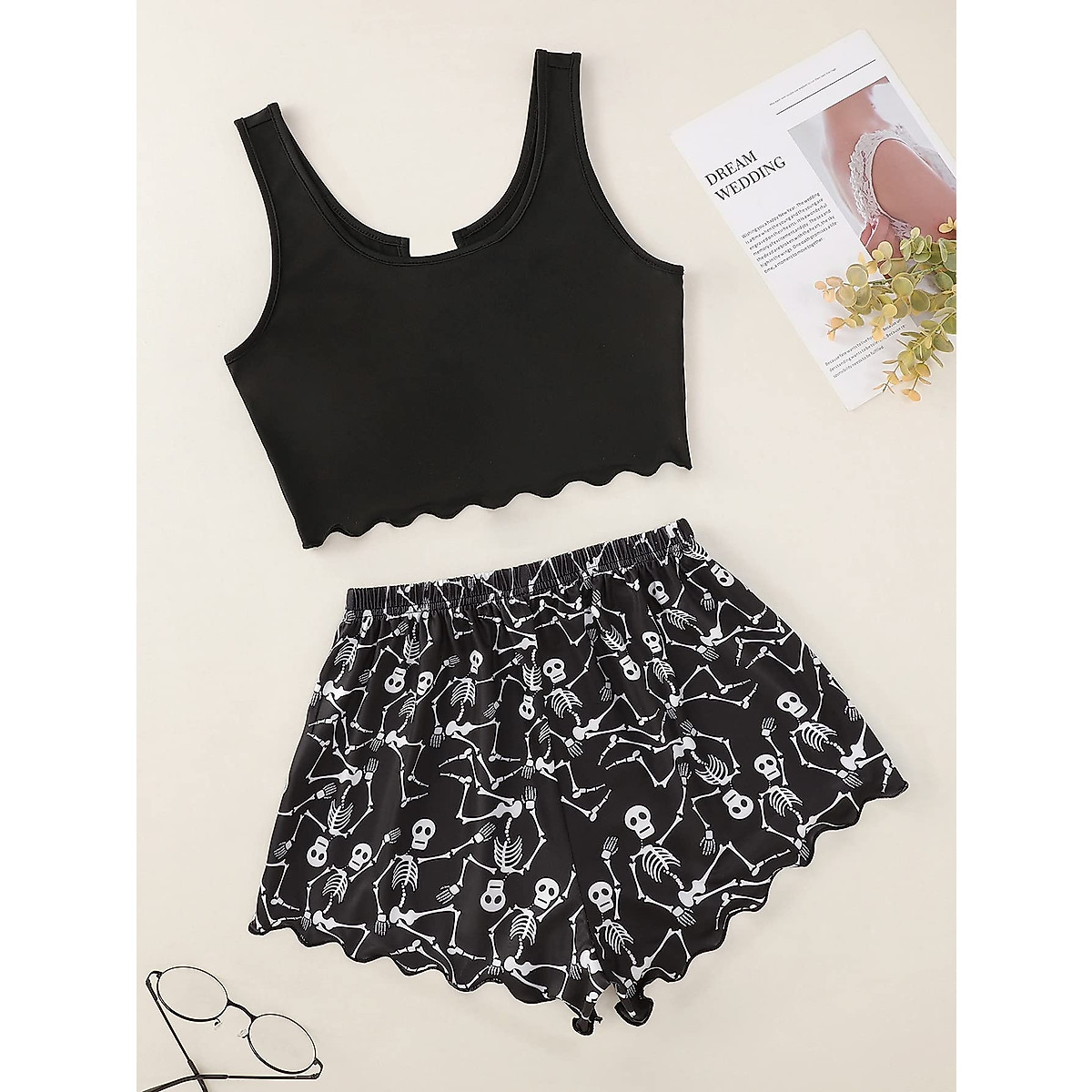 WDIRARA Women's Sleepwear Cartoon Skull Print Pajama Set Cami and Shorts Black Scallop S