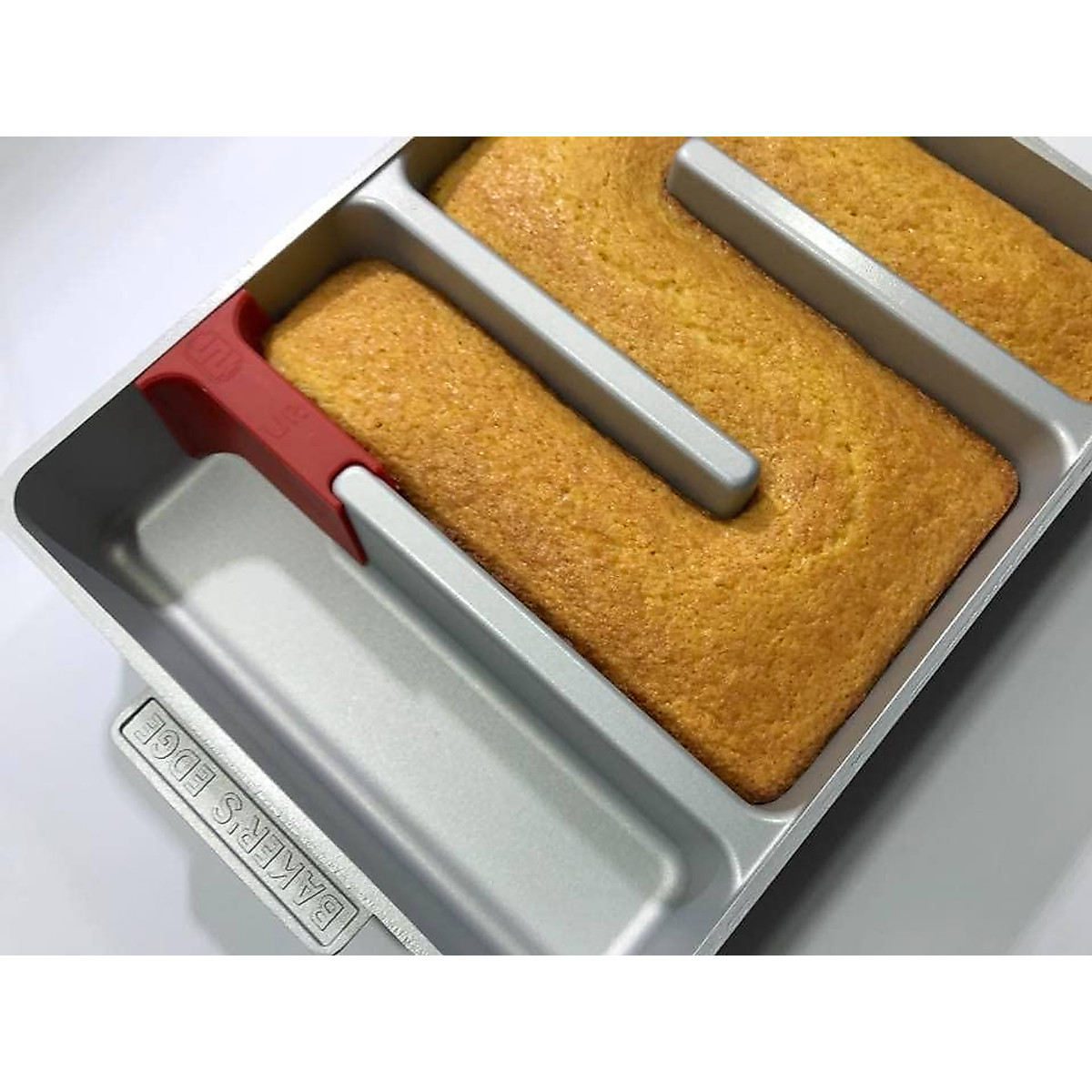 Baker's Edge Lid & Wedge Pack for the Edge Brownie Pan| Silicone Lid for Your Brownie Pan plus the Edge Wedge to Divide your Pan Into Two Separate Baking Areas| Lid & Wedge Only - Pan Sold Separately